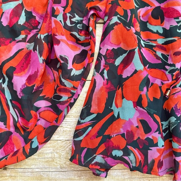 entro | Tops | Nwt Entro Keep An Eye Out Hunter Green Ditsy Floral ...